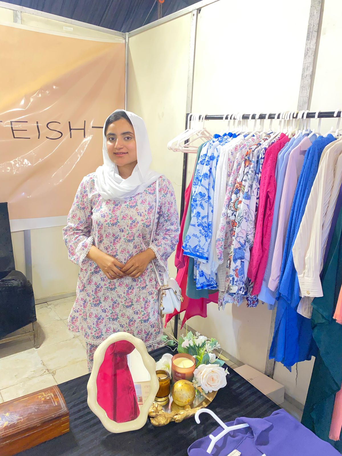 Leila Pink – MODESTEISH